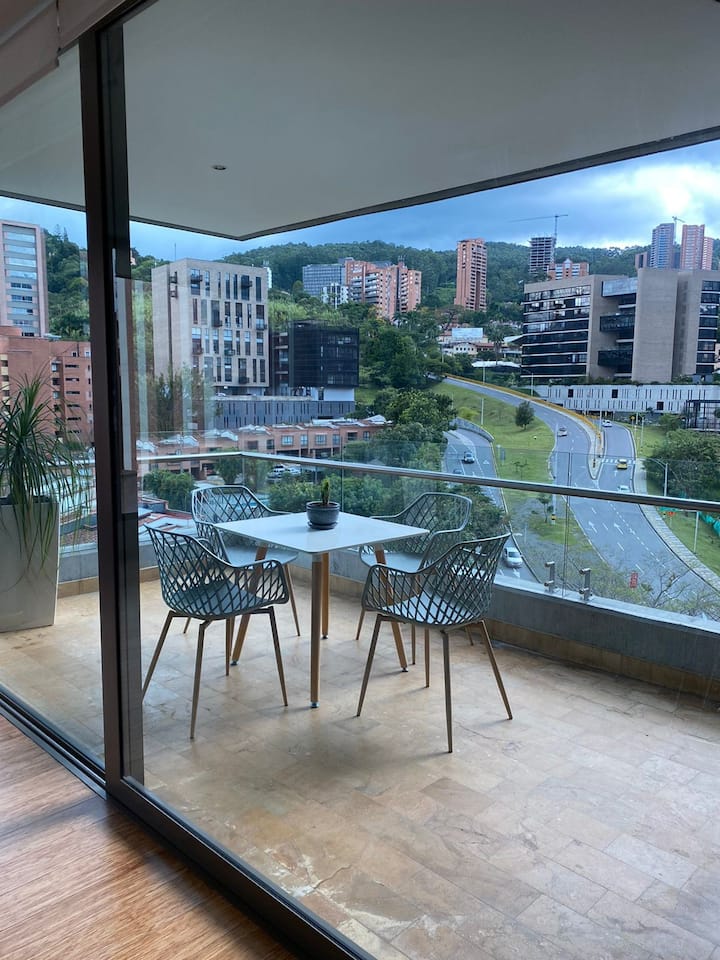 702 Apto Entero | Cerca Al Lleras | Piscina | Gym - Medellín