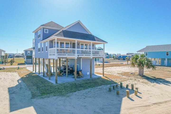 Fully Fenced Home W/ Beautiful Views And Pool! - Galveston, TX