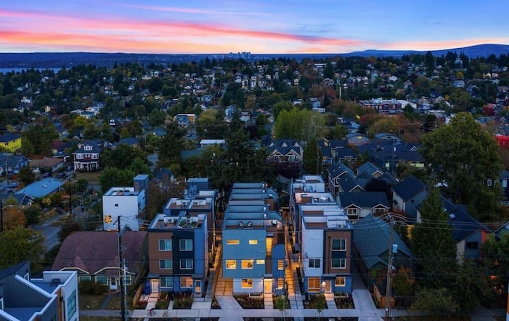 New Modern Nordic Style Home, View, Rooftop Deck - Seattle