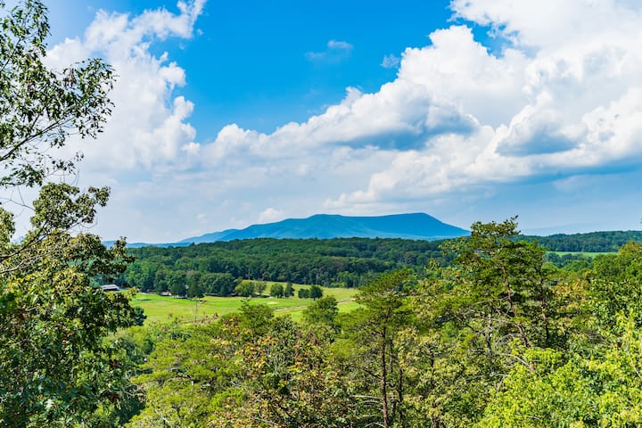 Riverfront Oasis With Mountain Views, Near Town - Front Royal, VA