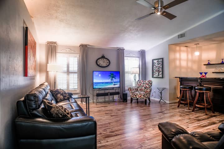 Elegant Pool Home 3bedroom/2bath Centrally Located - Cape Coral, FL