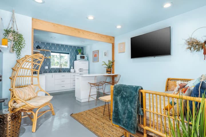 Boho Room - Boutique 1941 Motel, W/ Full Kitchen - Placerville, CA