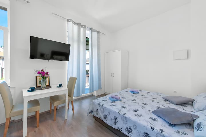 Mima City Center Balcony Studio 5 - Rijeka.rent - 