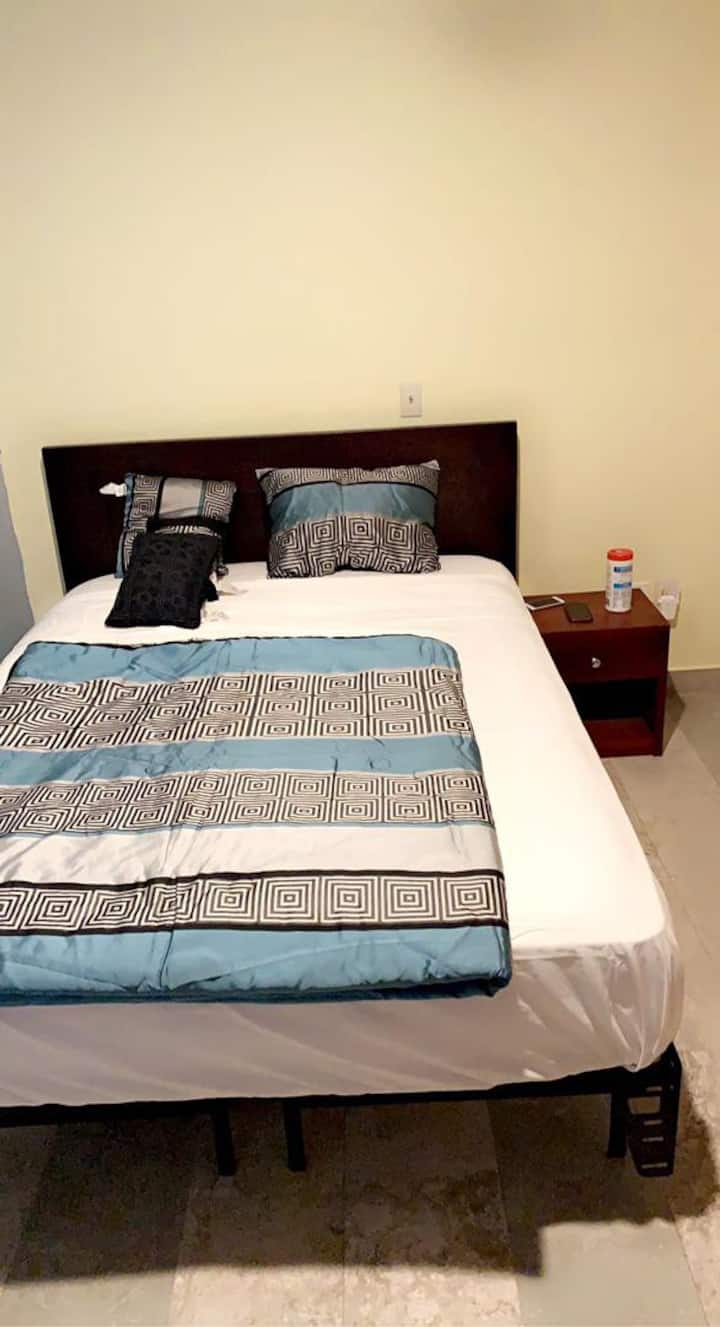 Yaounde Bastos Room @ Rond P. Nlongkack ,Wifi R2c - Yaundé