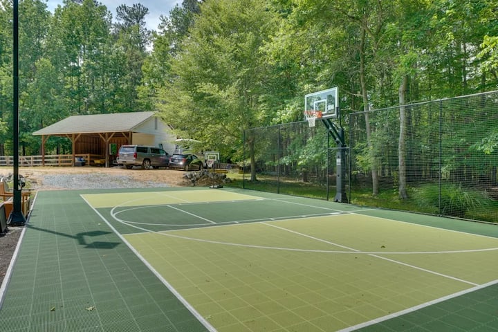 Tobacco Road Retreat Luxury Home On 10 Acres - Hillsborough, NC