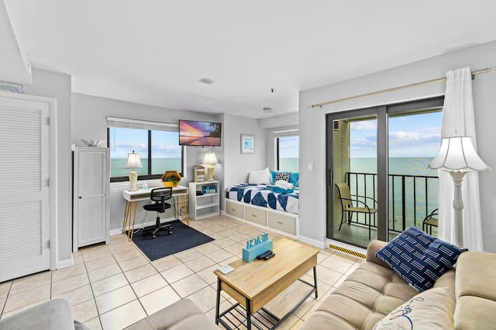 Ocean's Edge Escape: Family Fun Beachfront Studio! - South Carolina