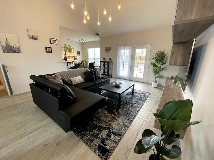 House Minutes From Airport, Gulfstream & Shoppings - Pooler, GA