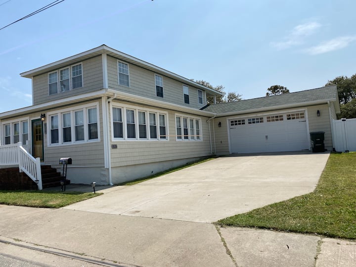 "Bay Oak Oasis" 3 Bed Fenced Yard, Garage, Porch - Norfolk, VA