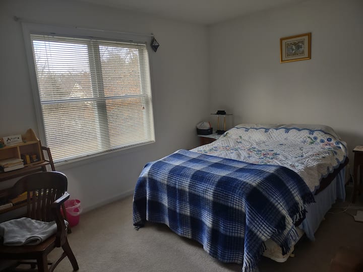 Quiet Rooms Near Gillette Stadium - Foxborough, MA