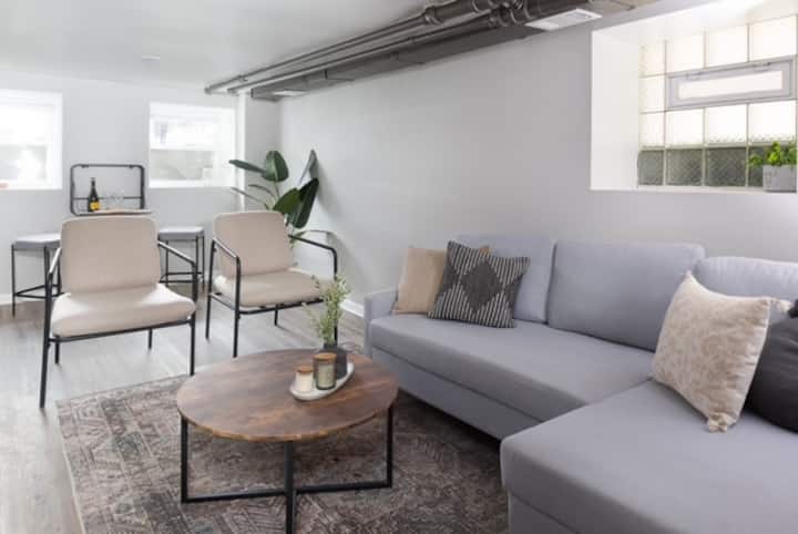 Two Bedroom Garden Apartment - Chicago