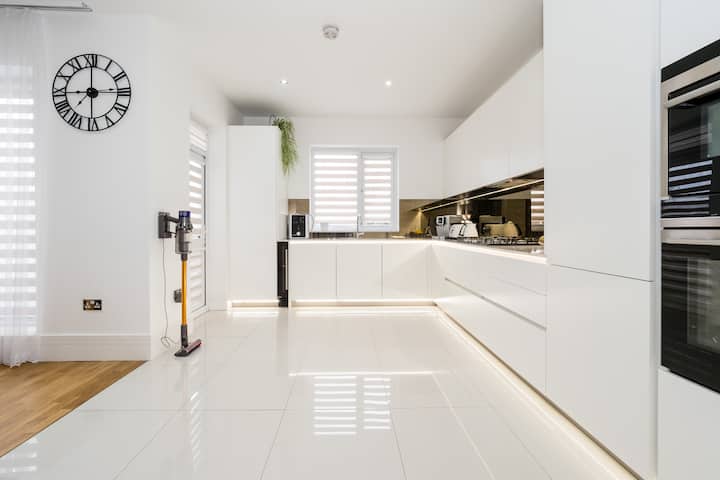 Lovely Family House In Dagenham - Dagenham