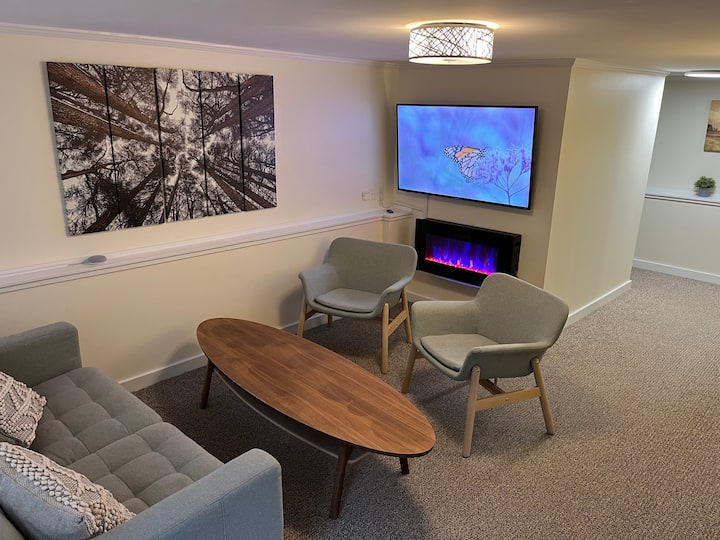 Modern Centrally Located 2 Br With Outdoor Space - Vancouver