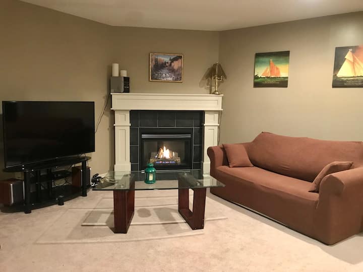 Welcoming Walkout Basement 2-bedroom Suite - Calgary