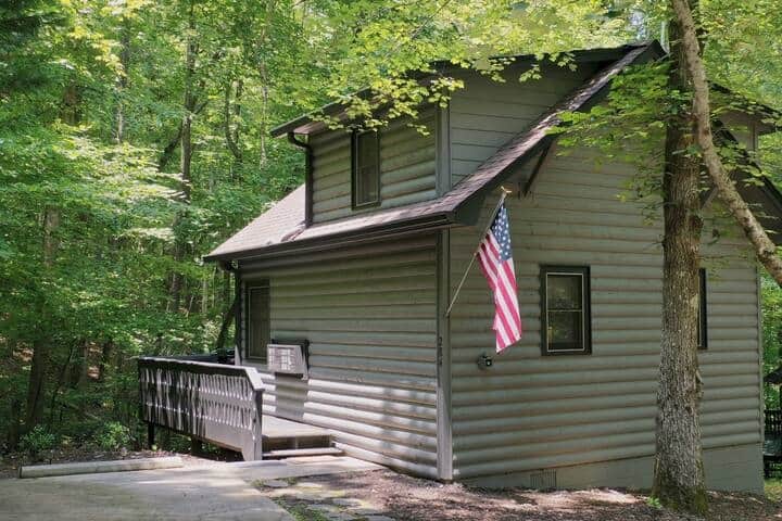 Uber Helen: Tranquil Woodland Retreat - Helen, GA