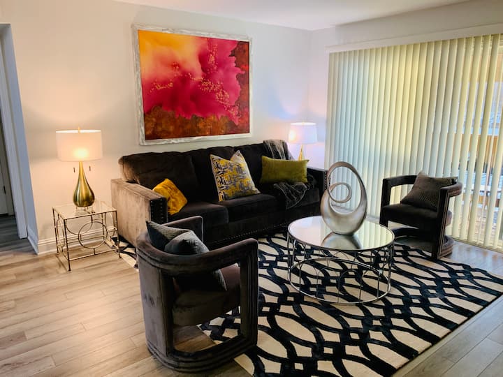Crmc Luxury Condo With Pool & Gym - Fresno, CA
