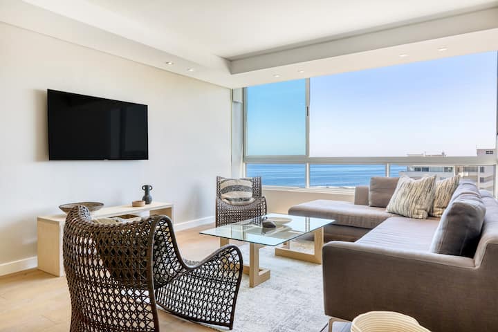 Lovely, Secure, 2 Bed In Bantry Bay With Sea Views - Camps Bay