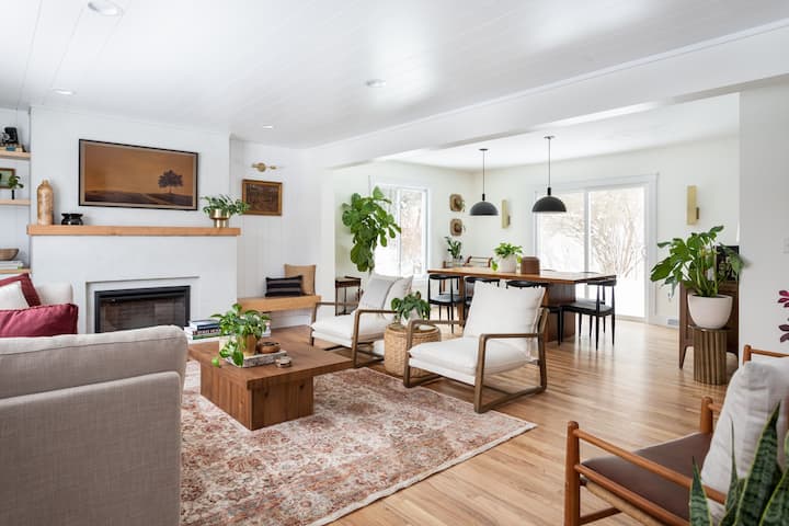 Norra House -Curated Home, 5 Acres In Wine Country - Suttons Bay, MI