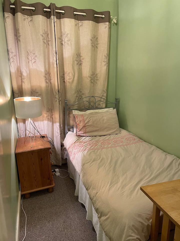 Single Bedroom For Short Stay - Kingston upon Hull