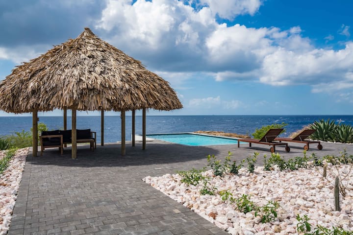 Cheerful 3-bedroom villa with pool - Ocean Front - Villas for Rent in ...