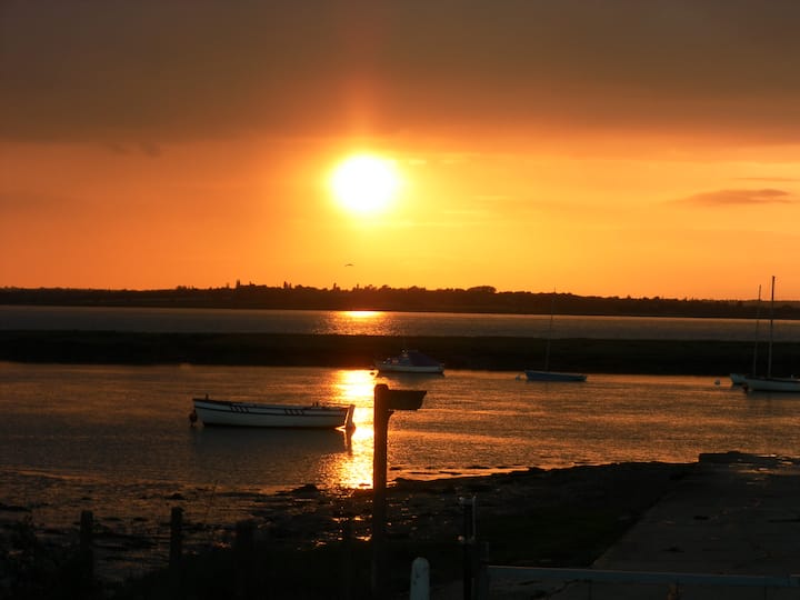 Detached 2 Bed Bungalow In St. Lawrence Netflix - Burnham-on-Crouch