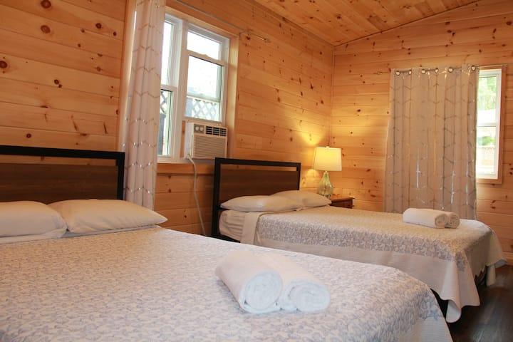 Sunset Cabin W/ 2 Dbl Beds - Getaway By The Beach - Port Franks
