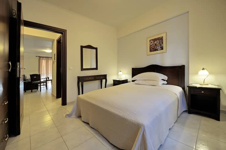 Dianthos Guesthouse Apartment 40m2 With View - Левадия