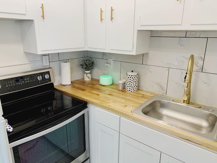 R U 4real!? Cutest Apartment On Airbnb? Yep! - Des Moines