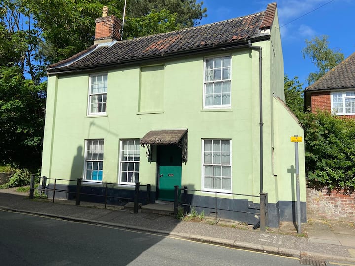 Lovely Grade 2 Listed 3 Bedroom Character Property - Mundesley