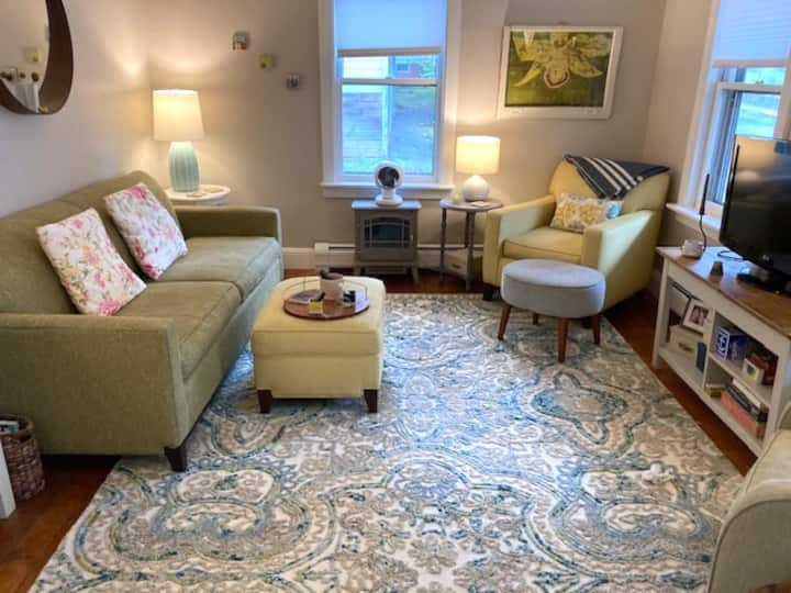 Lovely 2br Home Close To Downtown - Northampton, MA