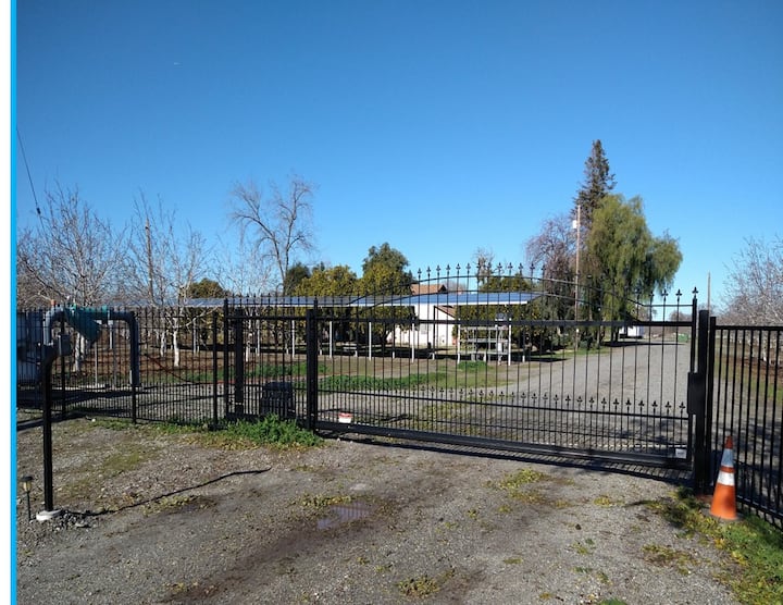 The Upper Room~ Studio Farmstay - Orland, CA