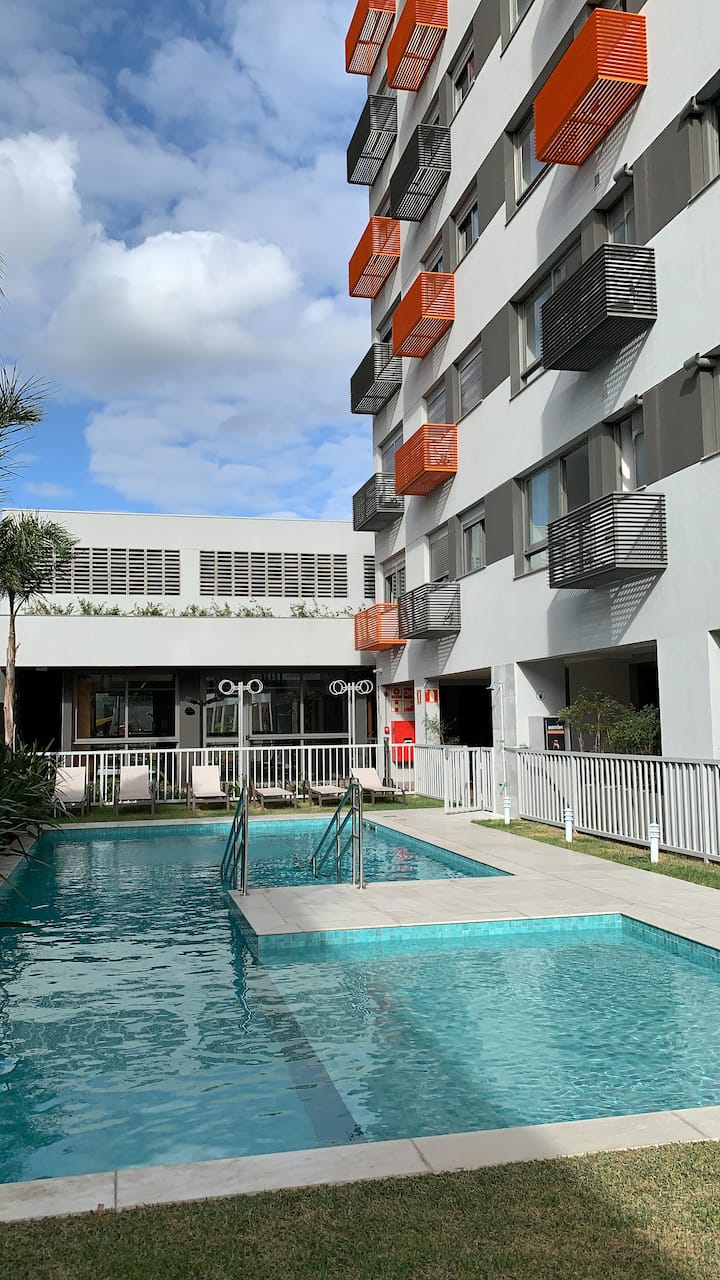 Apto Novo Moderno, Infra
Piscina Otima Localização - Porto Alegre