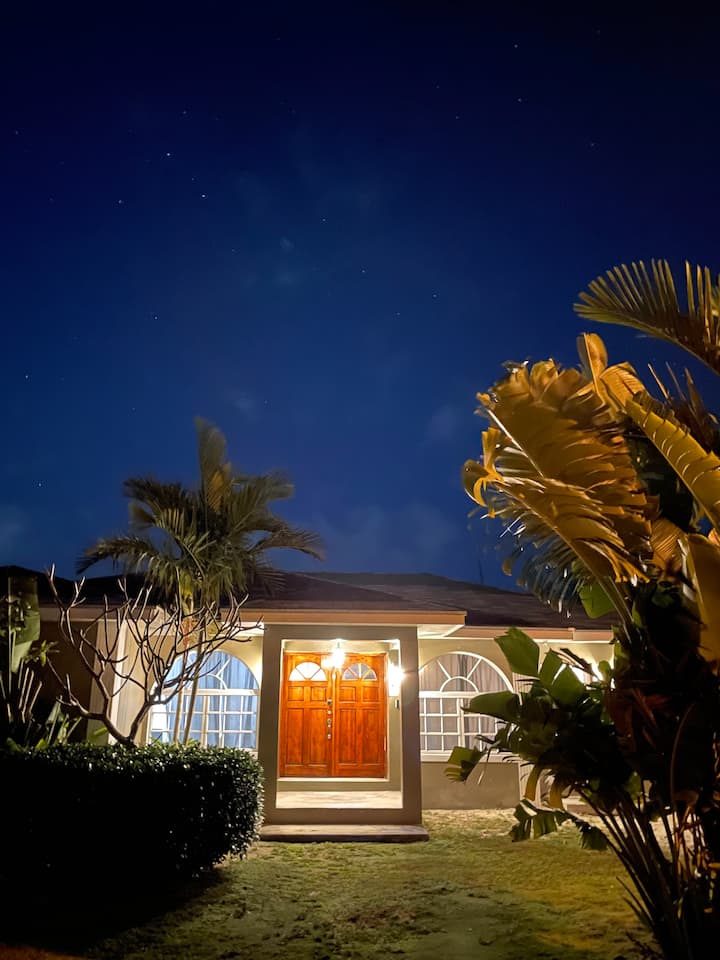 Spacious Tropical Bnb - Airport Closeby, Sleeps 6! - Nassau