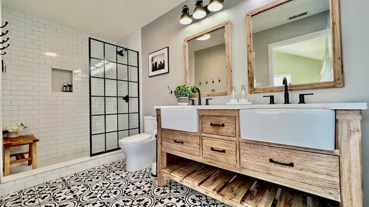 Chic Coastal 4br Retreat • Luxe, Light & Laid-back - 와일드우드 크레스트