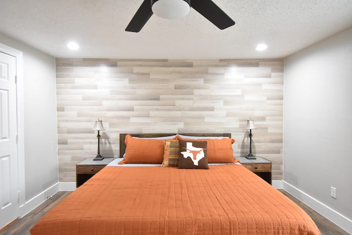 3 Bed 2 Bath In Irving (4 Queen, 1 King Beds) - Irving, TX