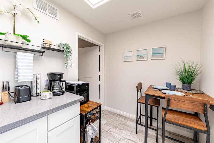 1br Suite W/ Smart Tv, Kitchenette Near Disneyland - Costa Mesa, CA