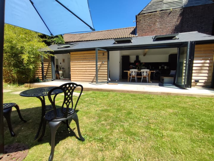 City Centre House With Private Garden & Parking - Chichester