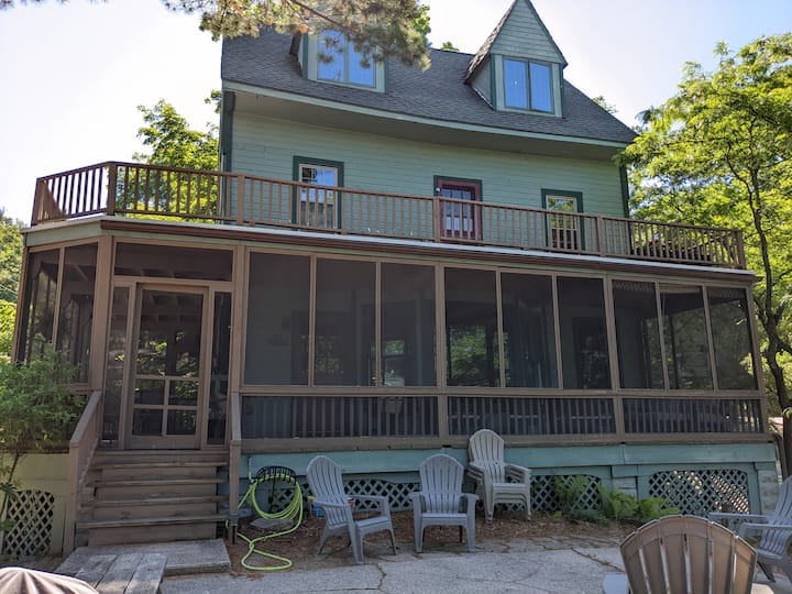 Pine Lodge Cottage With Lake View - Summer Listing - Grand Haven, MI