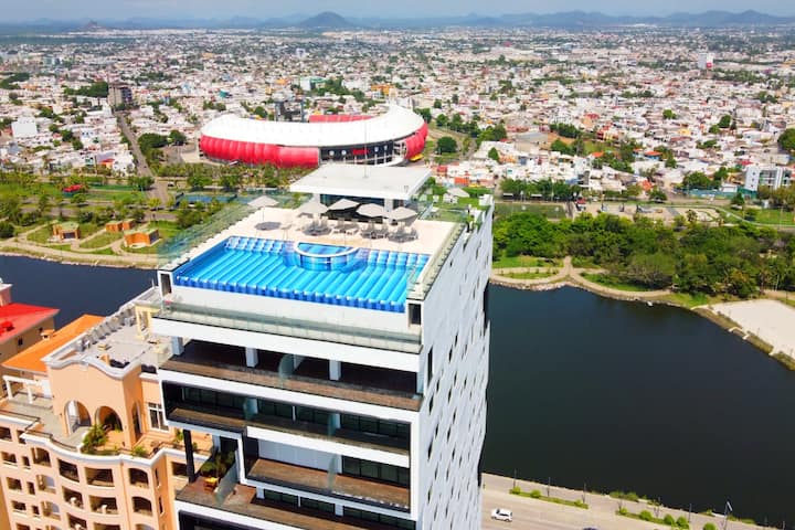 Moderno Condominio  En El Malecón - Mazatlán