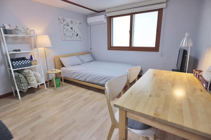 *[Sale]juni House#1, Near By Dmc,10 Min To Hongdae - Seoul Gimpo Airport (GMP)