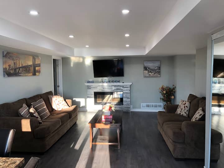 Gorgeous 2 Bedroom Walk-out Apt. In Kanata Lakes - Kanata