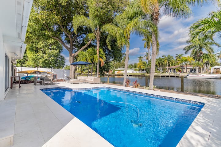Sunny Waterfront Wilton Manors House - Heated Pool - Wilton Manors, FL