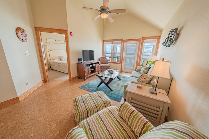 Sound Front Condo, Pool, Water Access, & Sunsets - Nags Head, NC