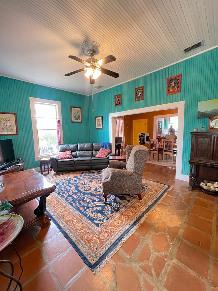 Charming 2 Bedroom In Downtown Boerne - Boerne, TX