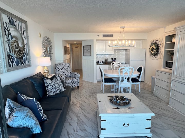 11 Sparkling 5-star Oceanfront Upgraded King 1-br! - Myrtle Beach, SC