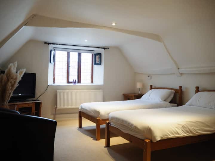 Dial House B&b - Spacious Twin Room W/ Ensuite - Downham Market