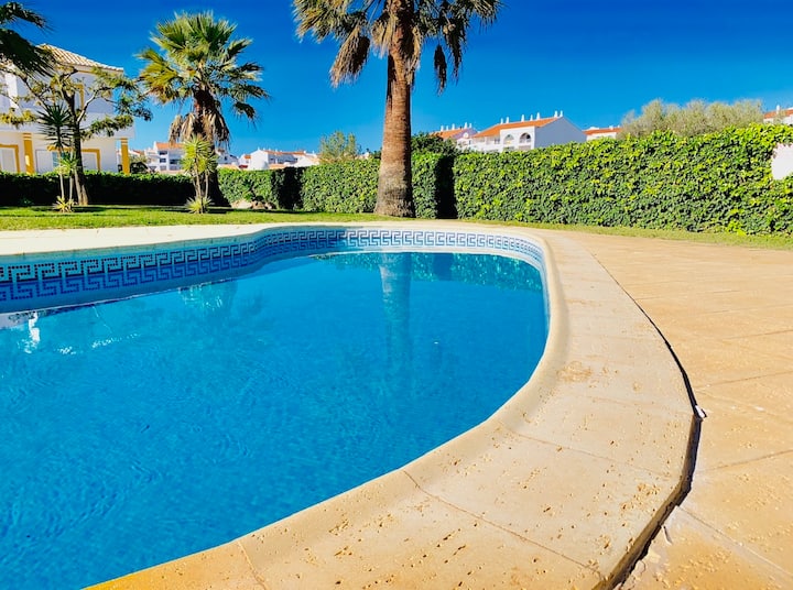 An Oasis In The Center Of Albufeira - Albufeira