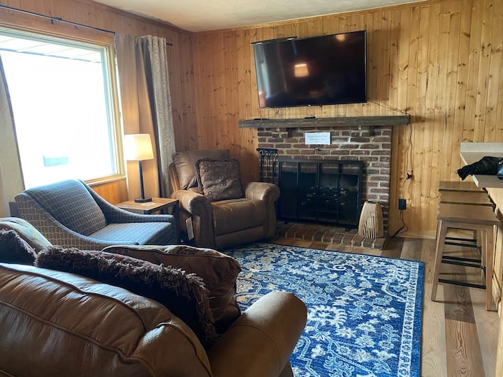 Urban Cottage 2 Bedrooms 1 Bathroom Office W Futon - Dayton, OH