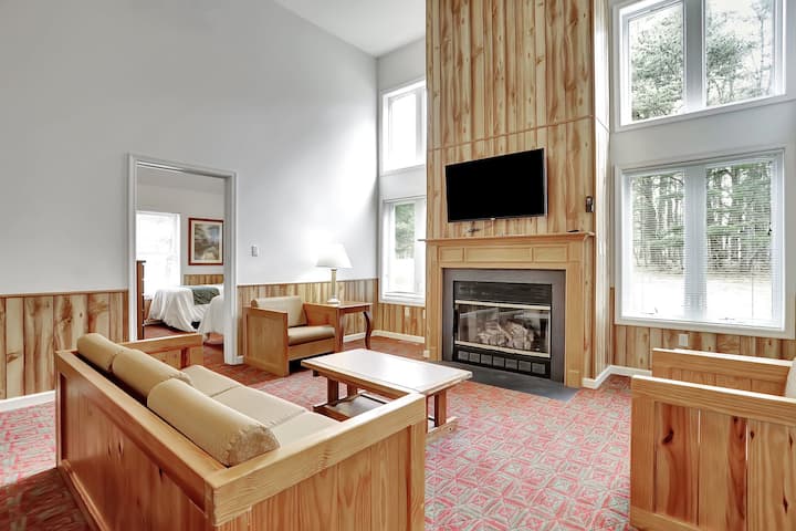 Changes In Altitude - 4 Bedroom Cottage - Berkeley Springs, WV