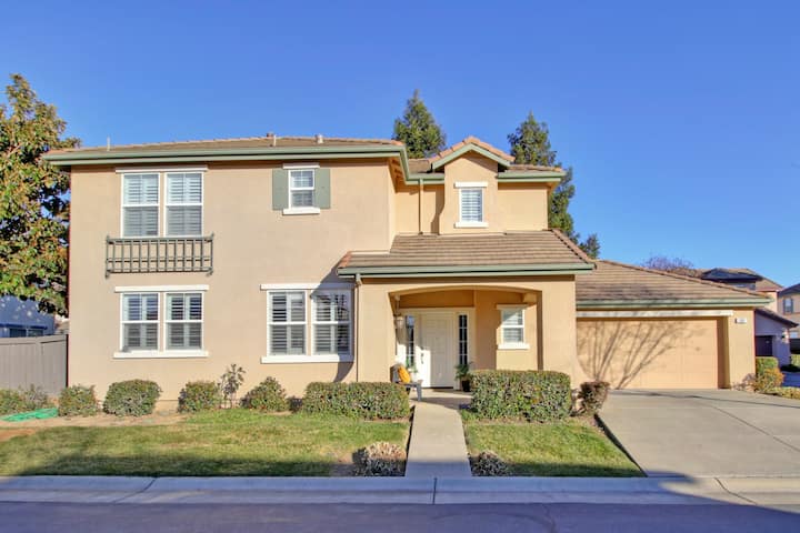 Clean Beautiful Professionally Furnished Lux Home - Sacramento, CA