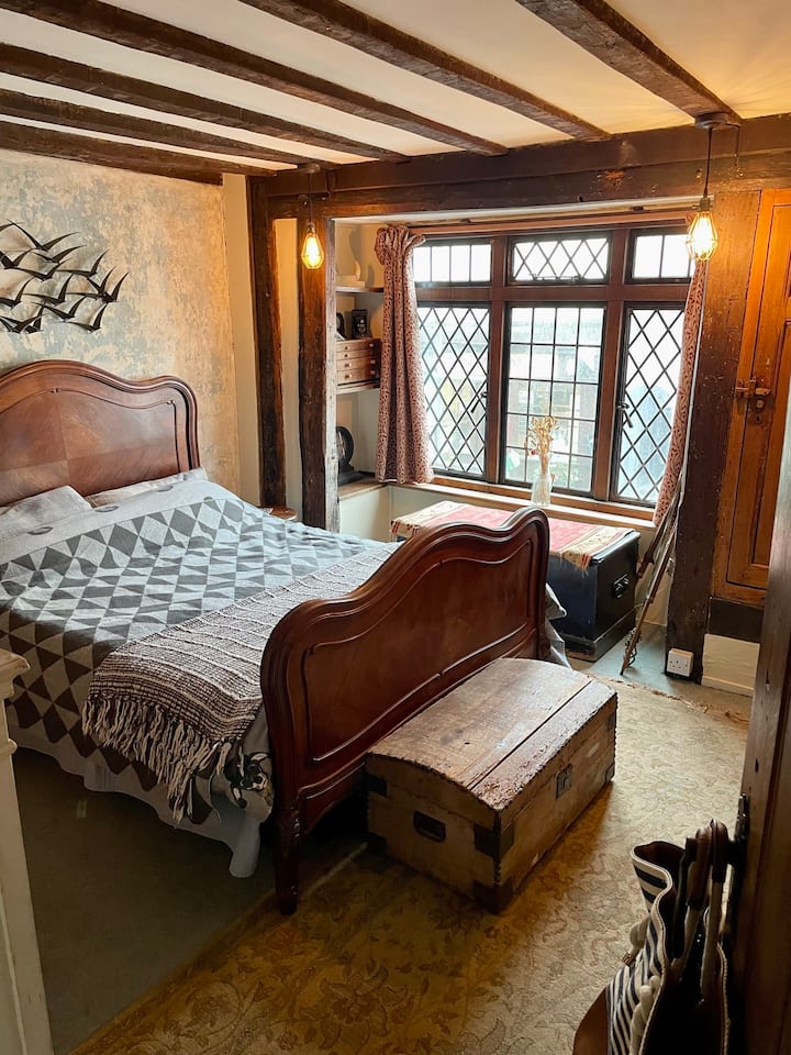 Historical Tudor Maisonette On Battle High-street. - Battle